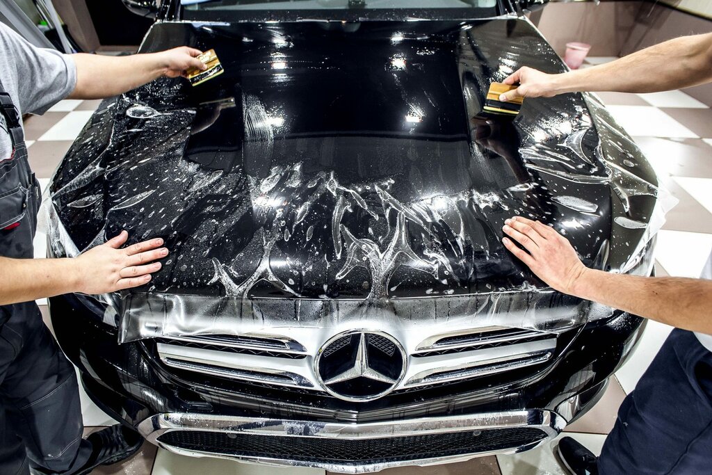 Araç camlarının renklendirilmesi KMVtonirovka, Pyatigorsk, foto