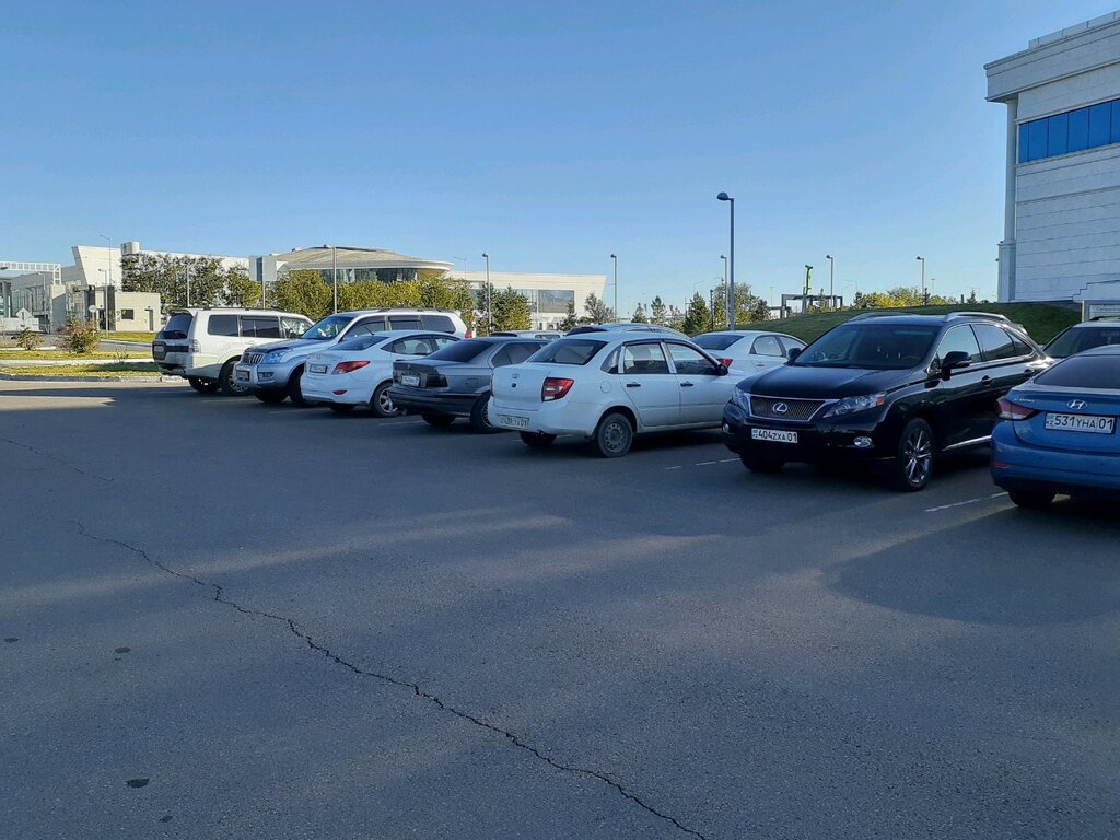 Otoparklar Parking lot, Astana, foto