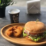 Na rayone (Serafimy Deryabinoy Street No:51к2), fast food  Yekaterinburg'dan