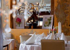 La Rose D'or (Lesoparkovaya Street No:15, Chelyabinsk), restoran  Çeliabinsk'ten