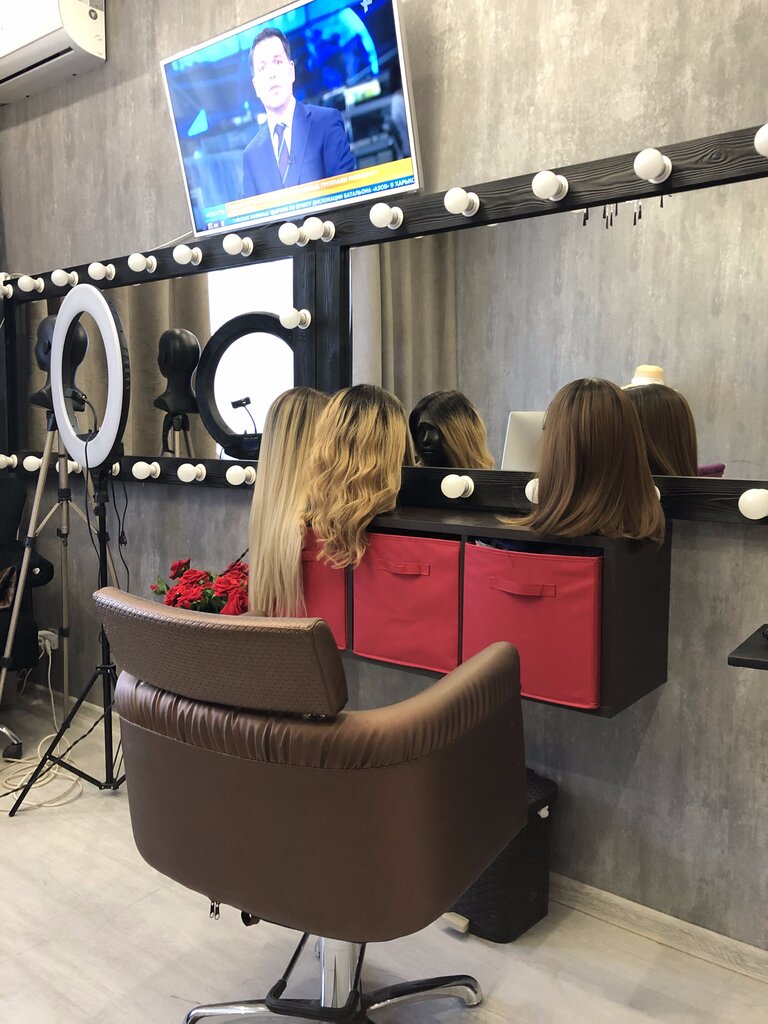 Peruk, kaynak, çıtçıtlı kaynak saç üreticileri Wig Shop Arbat Pastige, Moskova, foto