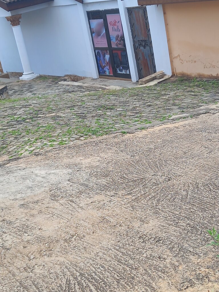 Manikür-pedikür Red Nails, Akra, foto