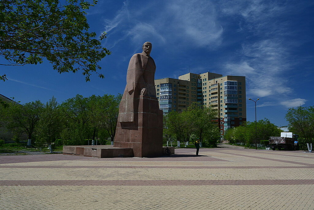 Anıt, heykel Lenin Heykeli, Karağandı, foto