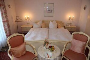 Hotel Eberhardt-Burghardt (Baden-Württemberg, Breisgau-Hochschwarzwald, Waldweg, 2), otel