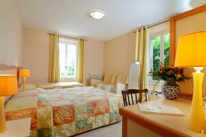 Hotel des Voyageurs (Avenue Albert Mazade No:132, Livron-sur-Drôme), otel