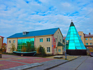 Mbuk Priuralsky rayonny krayevedchesky muzey (Pervomayskaya ulitsa No:28, selo Aksarka), müzeler ve sanat galerileri  Yamal‑Nenets Özerk Bölgesi'nden