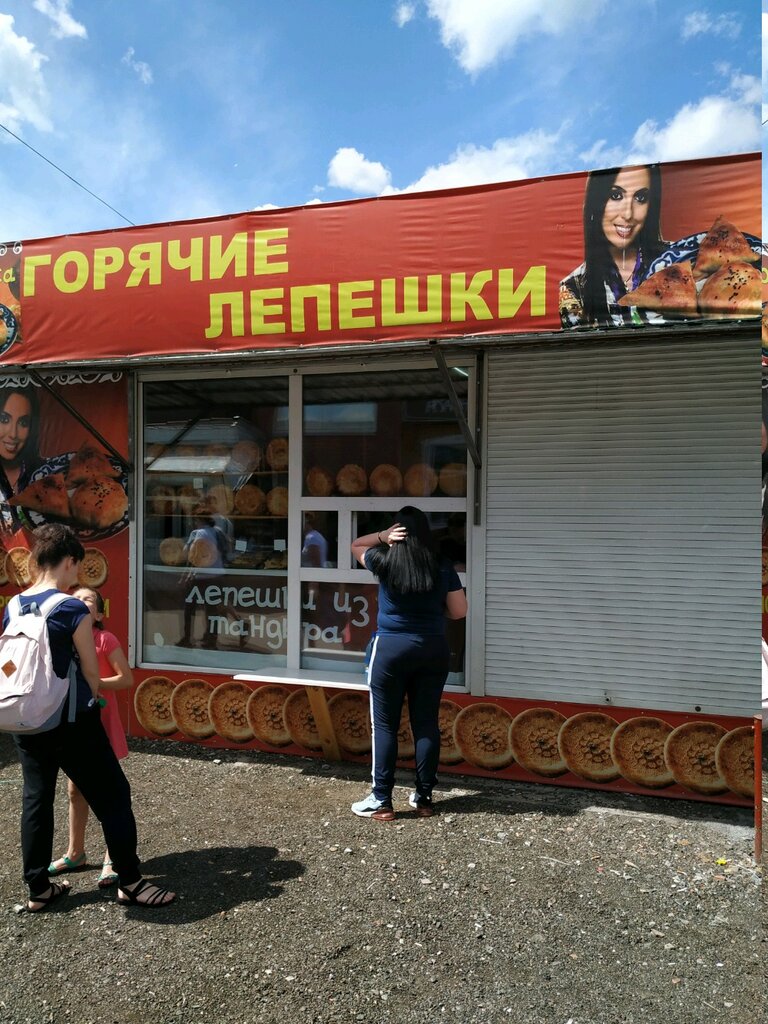 Ekmek fırını Лепешки из тандыра, Krasnoyarsk, foto