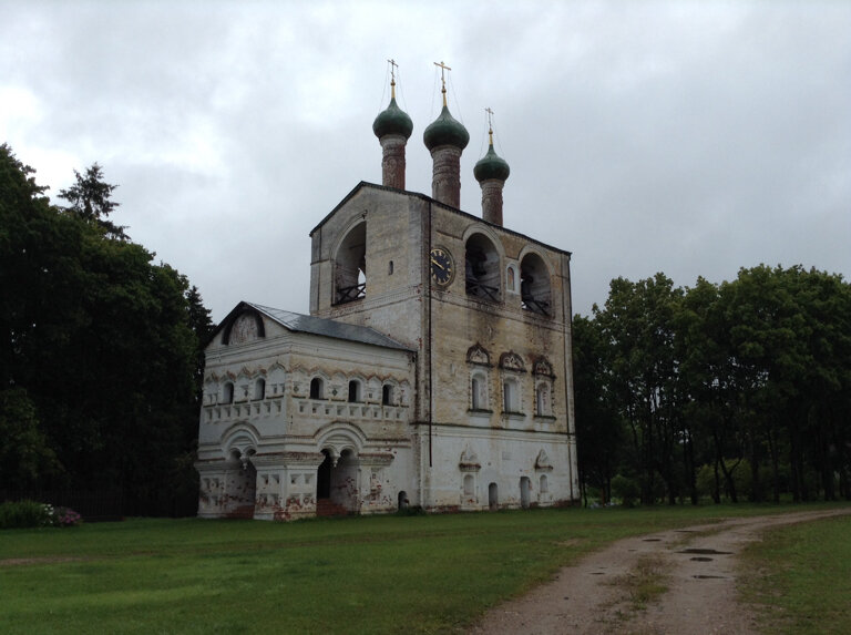 Ortodoks kiliseleri Tserkov Sreteniya Gospodnya V Borisoglebskom monastyre, Yaroslavskaya oblastı, foto