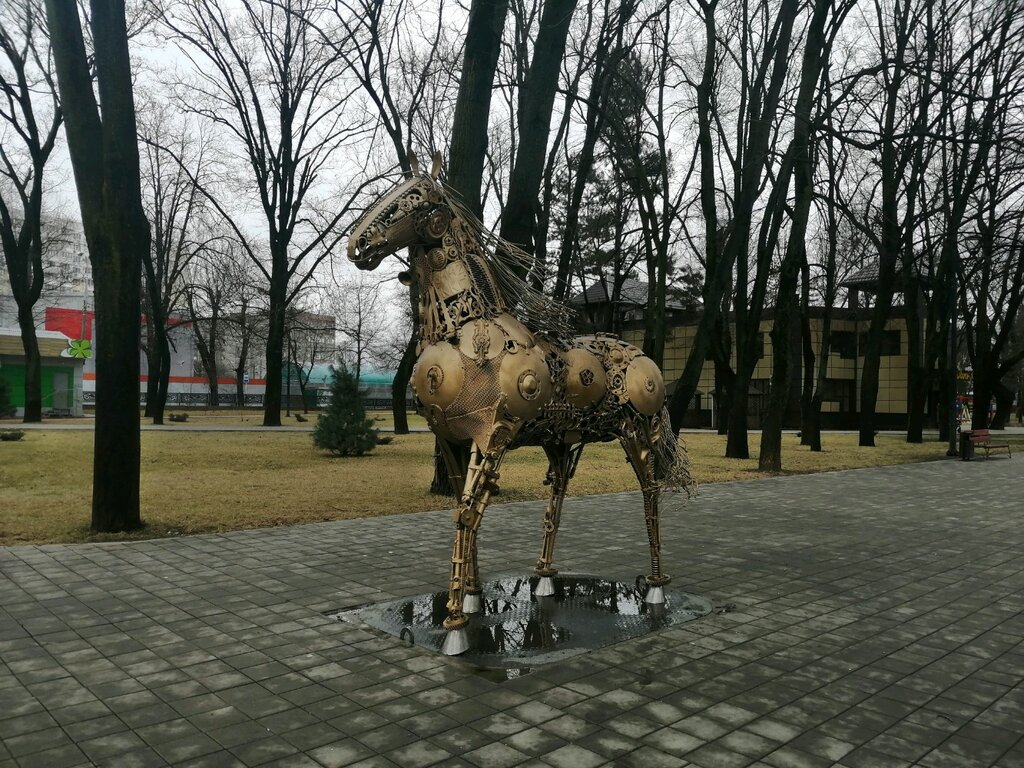 Park, sokak heykeli Механическая кобыла, Krasnodar, foto