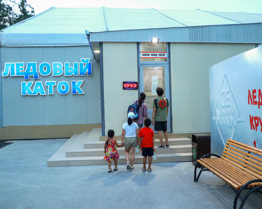 Buz pateni pistleri Ice Rink, Taşkent, foto