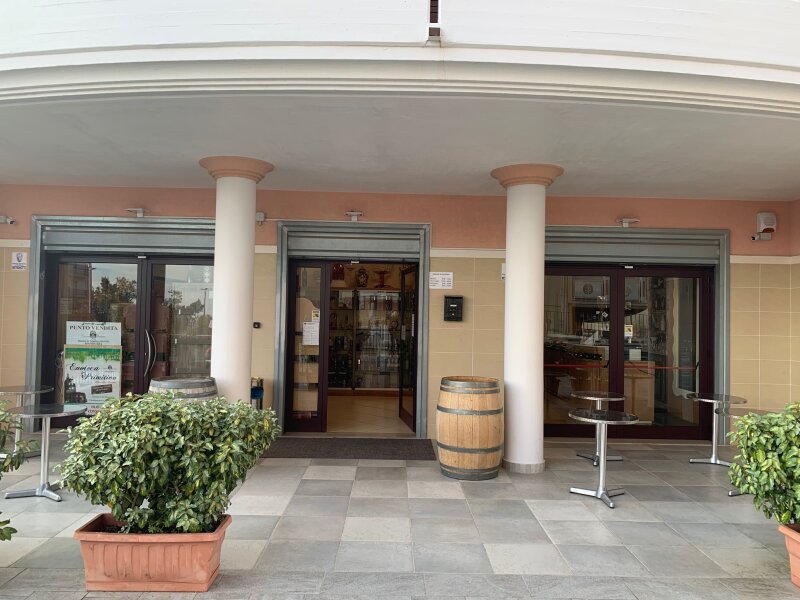 Şarap ve içki toptan satışları Enoteca del Primitivo, Puglia, foto