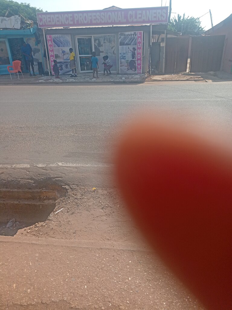 Çamaşırhaneler Credence Professional Cleaners, Akra, foto