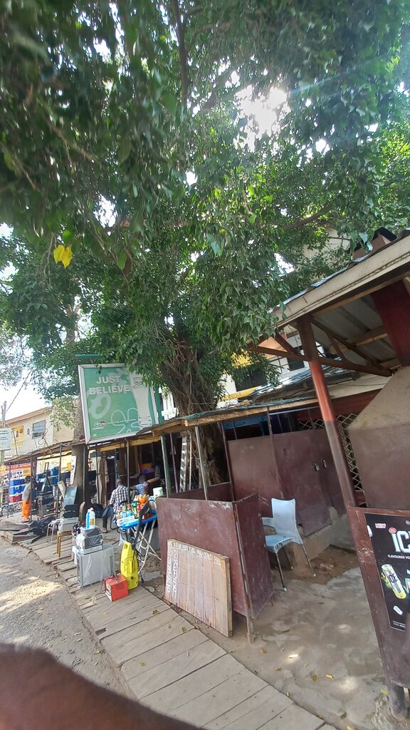 Protestan kilisesi Mission Internationale Jesus Qui Guerit - Darkuman, Akra, foto