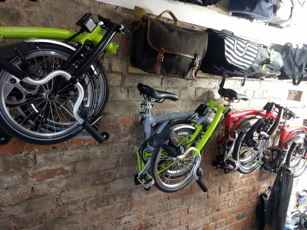 Bisiklet tamircileri Brompton Lab, Moskova, foto