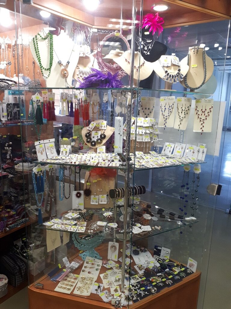 Kırtasiyeler Канцтовары и текстиль, İstra, foto