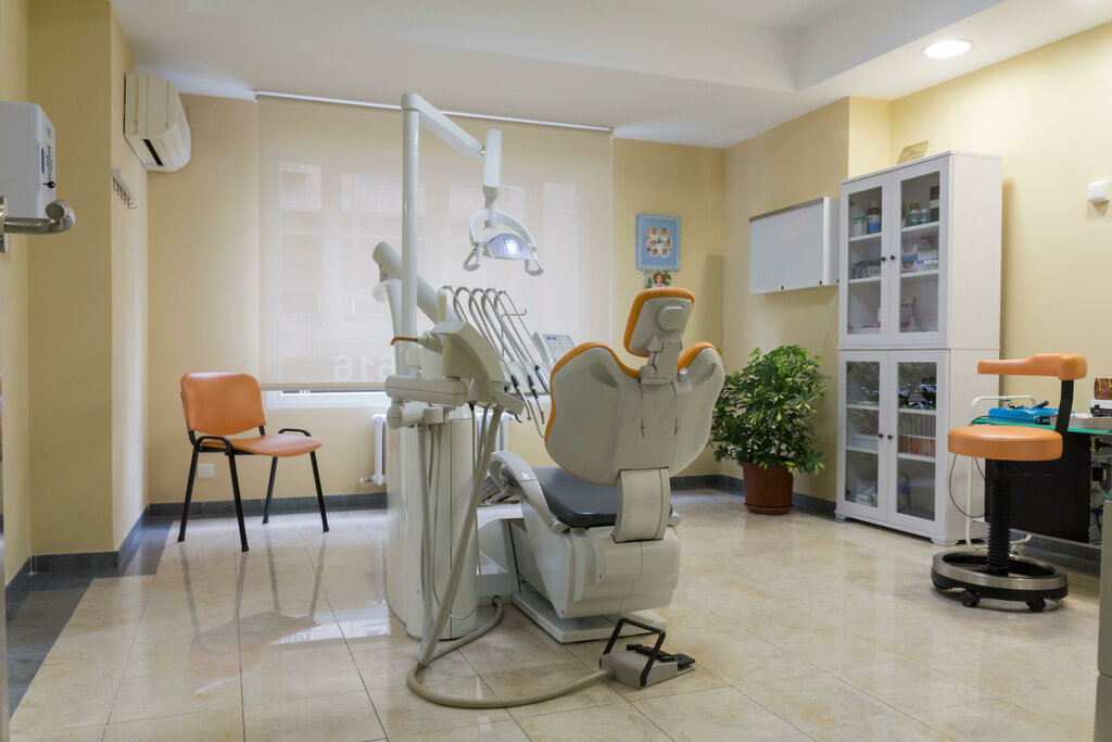 Özel ağız ve diş sağlığı klinikleri ve muayenehaneleri Clínica Dental y Prótesis David Romero, Granada, foto