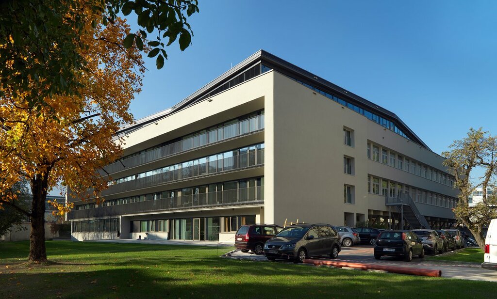 Ortaokul Höhere Bundeslehranstalt für Wirtschaftl. Berufe, Innsbruck, foto