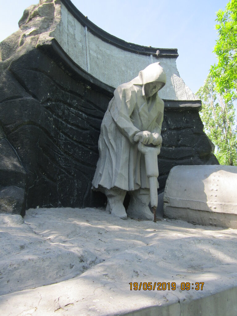 Anıt, heykel Мемориал Памяти погибших рабочих Рутченковского рудника, Donetsk, foto