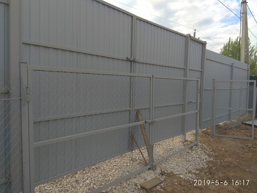 Çitler, parmaklıklar Zabor Profnastil, Moskova ve Moskovskaya oblastı, foto