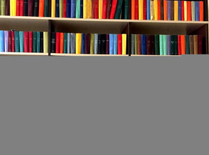 Kushvinsky bibliotechno-informatsionny tsentr Muk (ulitsa Fadeyevykh No:20), kütüphaneler  Kuşva'dan