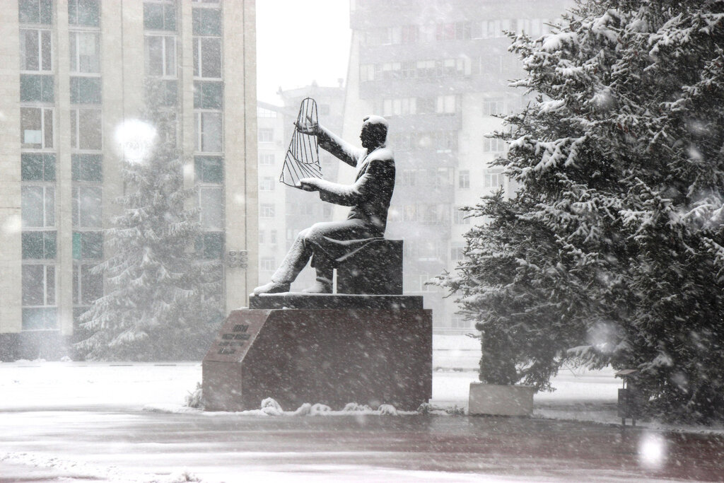 Anıt, heykel Vladimir Shukhov, Belgorod, foto