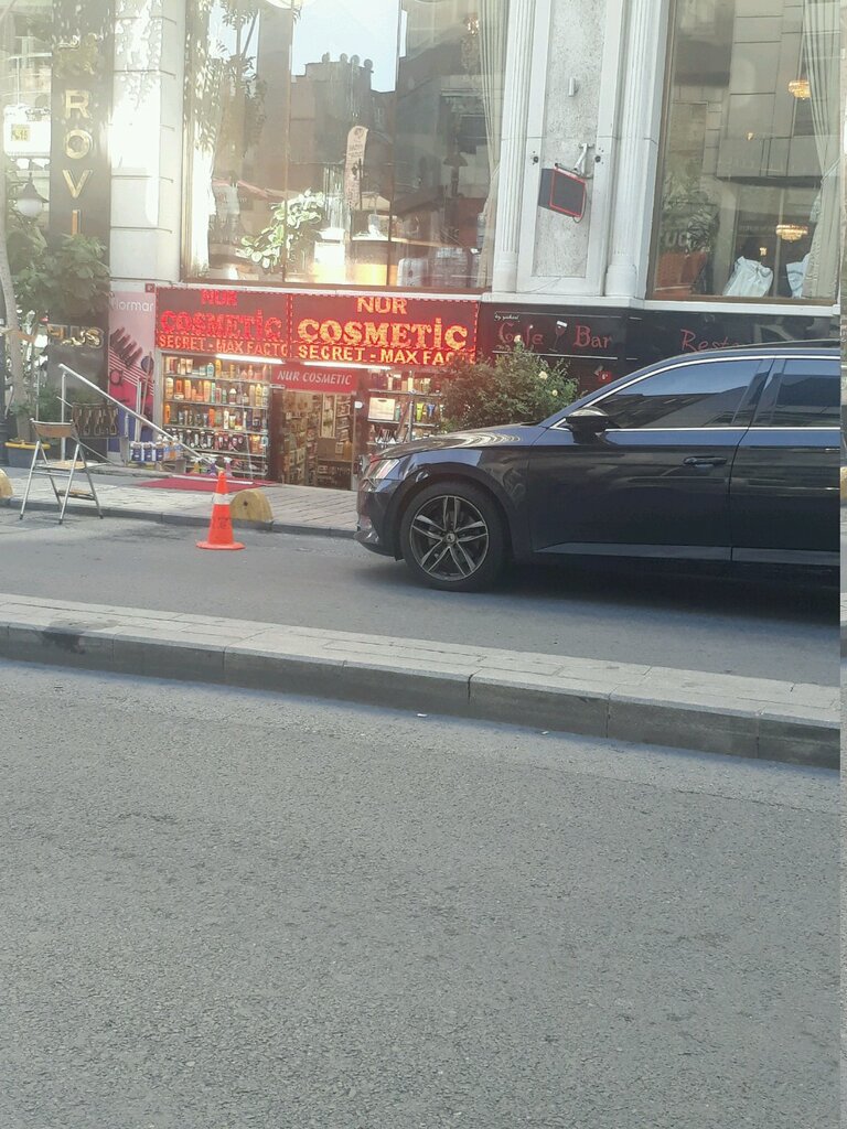 Kozmetik ve parfümeri mağazaları Nur Kozmetik, İstanbul, foto