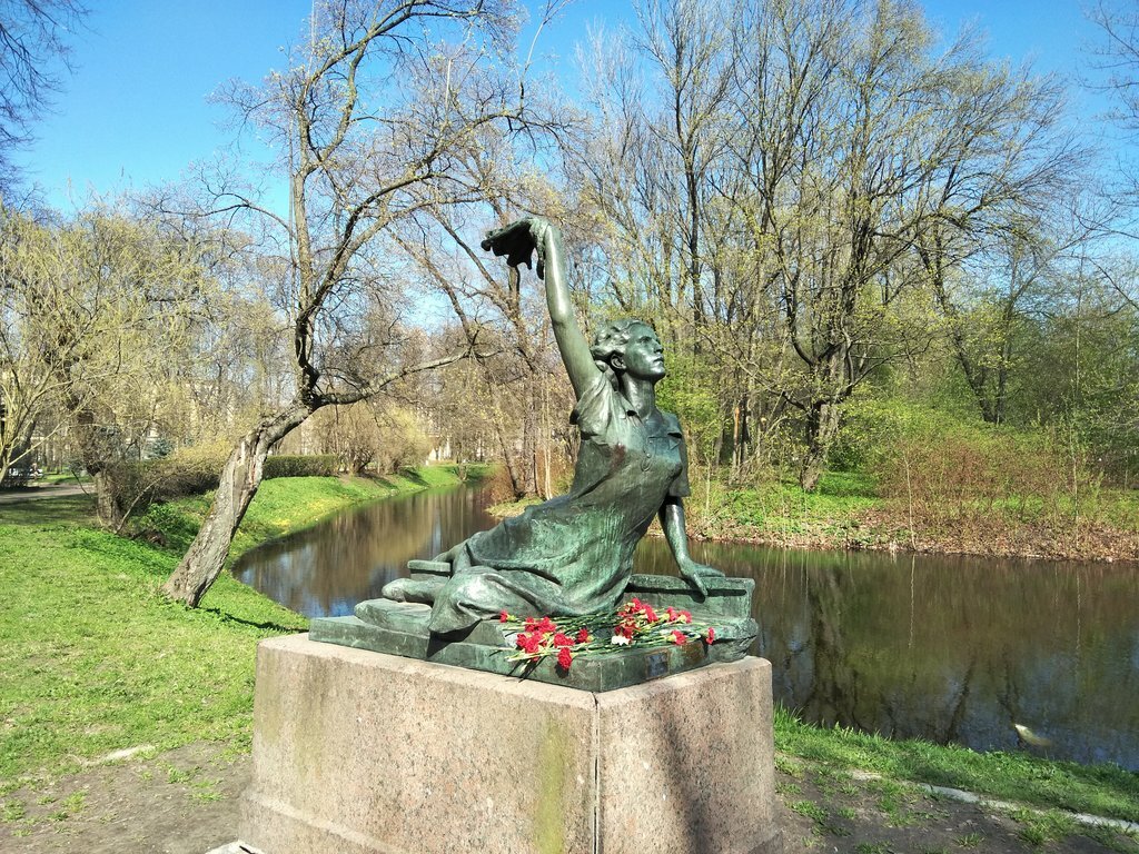 Anıt, heykel Подвиг Раймонды Дьен, Saint‑Petersburg, foto