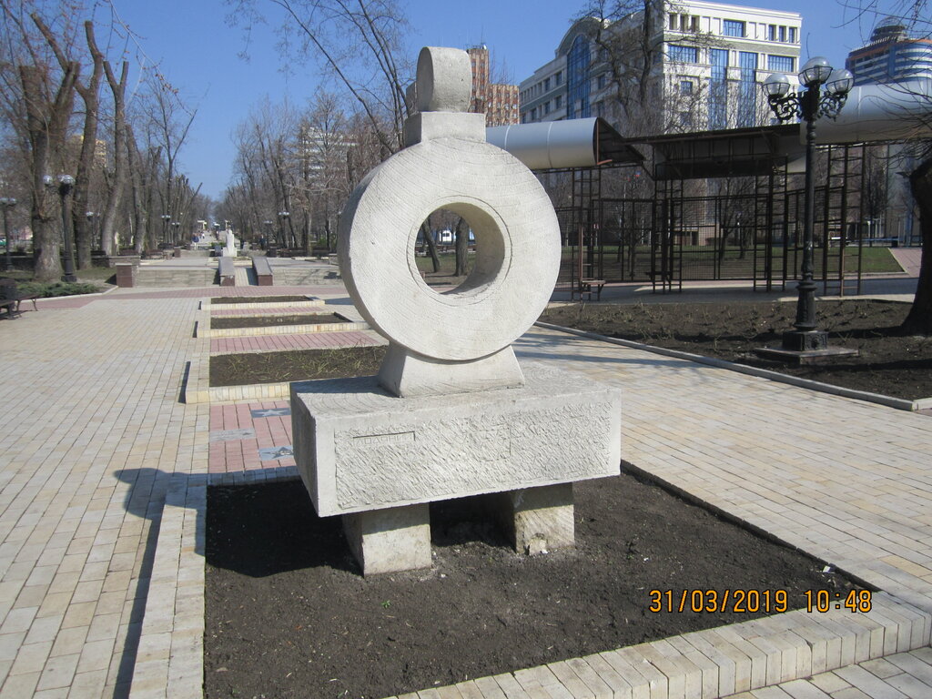 Park, sokak heykeli Скульптура Куманец, Donetsk, foto