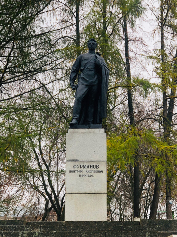 Anıt, heykel Дмитрий Андреевич Фурманов, Furmanov, foto