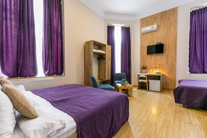 Opera Rooms & Hostel Tbilisi (Shota Rustavelis gamziri No:24), otel  Tiflis'ten