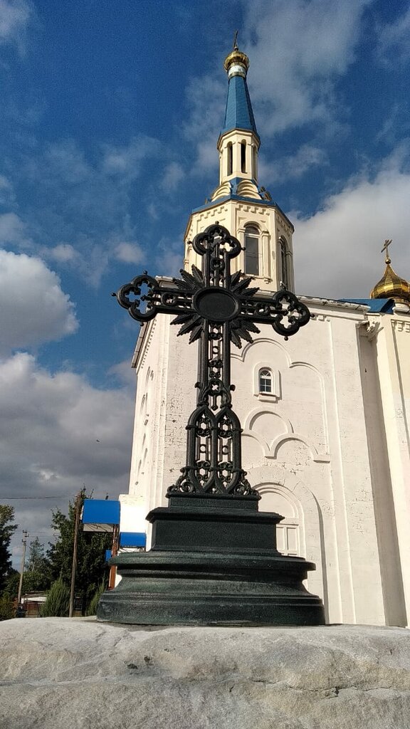 Heykel ve mezarlık taşı üreticileri Cast iron cross, Novoçerkassk, foto