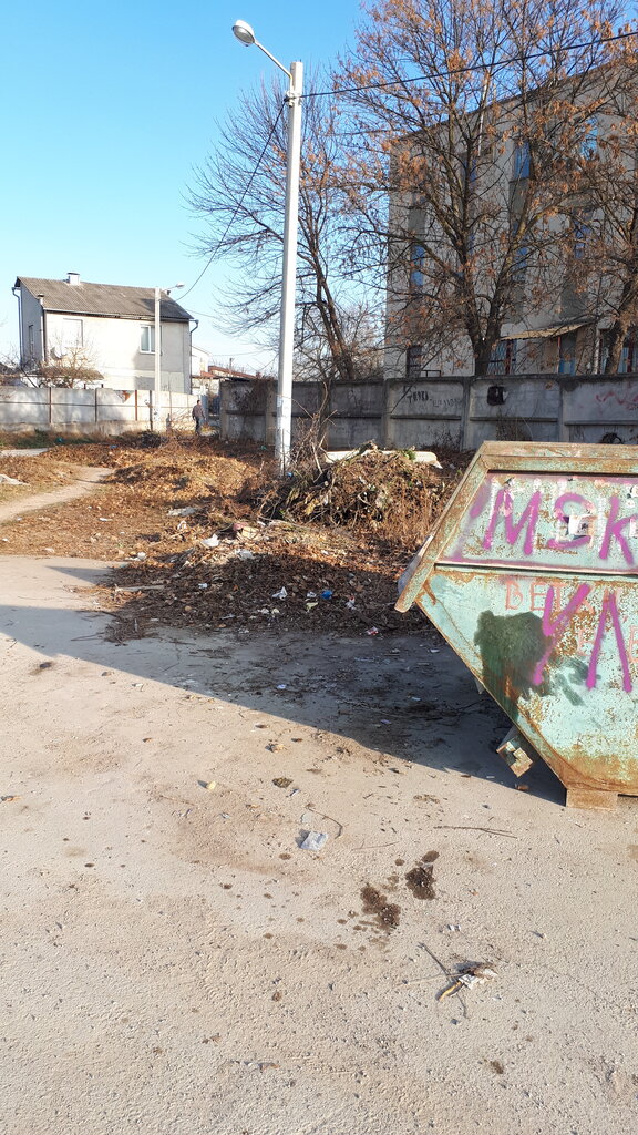 Çöp alanları Trash and garbage disposal area, Kırım Cumhuriyeti, foto
