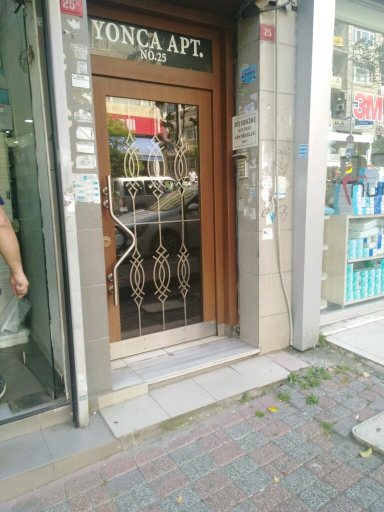Özel ağız ve diş sağlığı klinikleri ve muayenehaneleri Diş Hekimi Giray Deneçli, İstanbul, foto