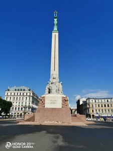 Monument of Freedom (Riga, Brivibas square), anıt, heykel  Riga'dan