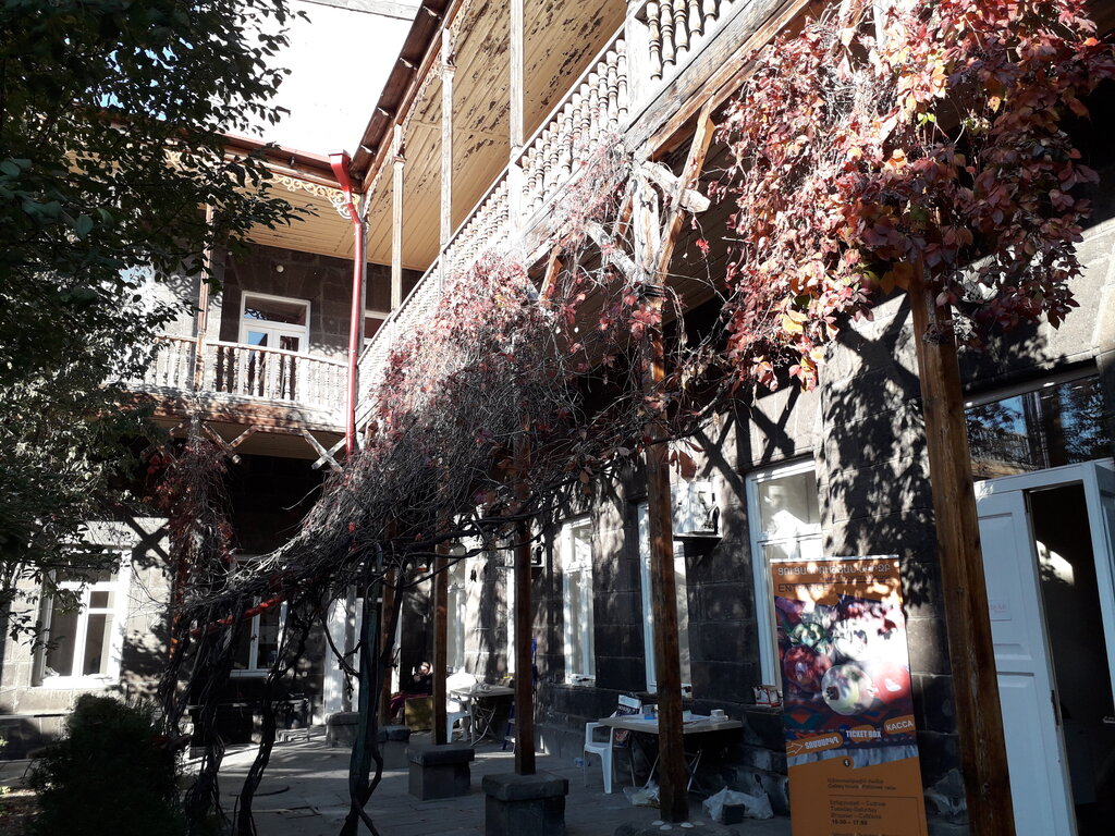 Sergi salonları, galeriler Mariam ve Eranuhi Aslamazyan Kız Kardeşler Galerisi, Gümrü, foto