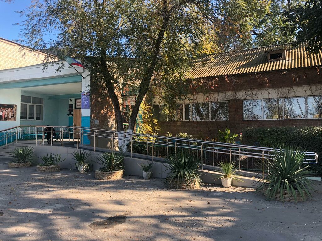 Lise Mkou Mnogoprofilny Litsey № 2 im. S. M. Kirova, Kizlyar, foto