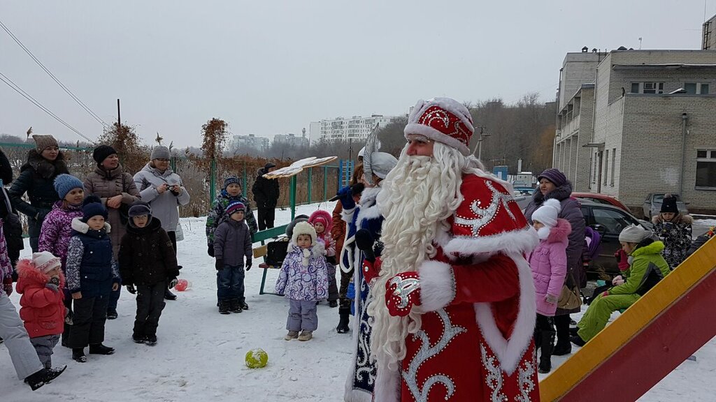 Kutlama sunucuları Deda Moroz i Snegurochka, Rostov‑na‑Donu, foto
