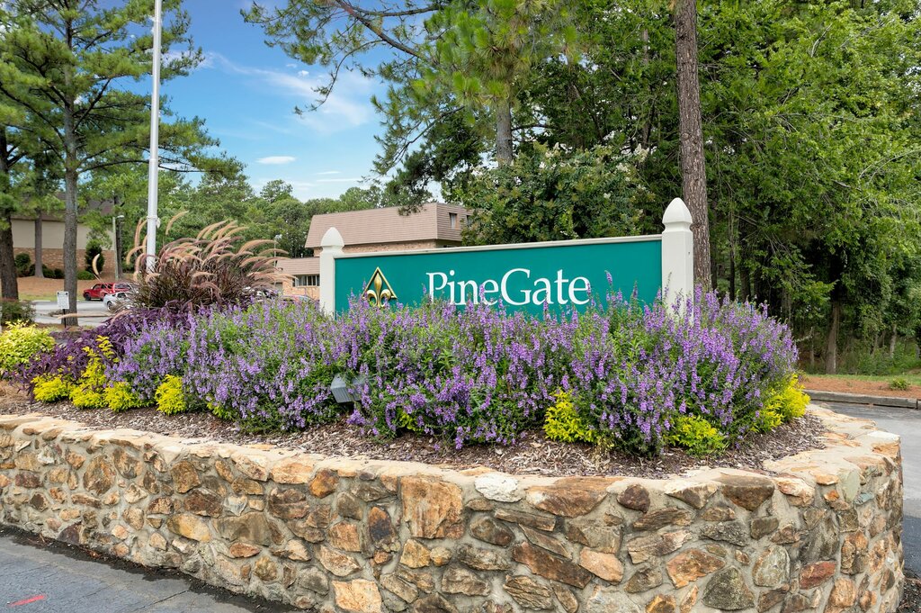 Emlak ofisi PineGate Apartments, Kuzey Carolina Eyaleti, foto
