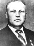 Герою Советского Союза Василию Васильевичу Половинкину (Shkolnaya ulitsa No:2А, selo Novosyolki), anıt levhası, anıt taş  Nijegorodskaya oblastından