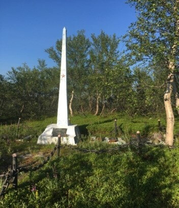 Anıt, heykel Братская могила воинов 155-го и 325-го стрелковых полков, Murmanskaya oblastı, foto
