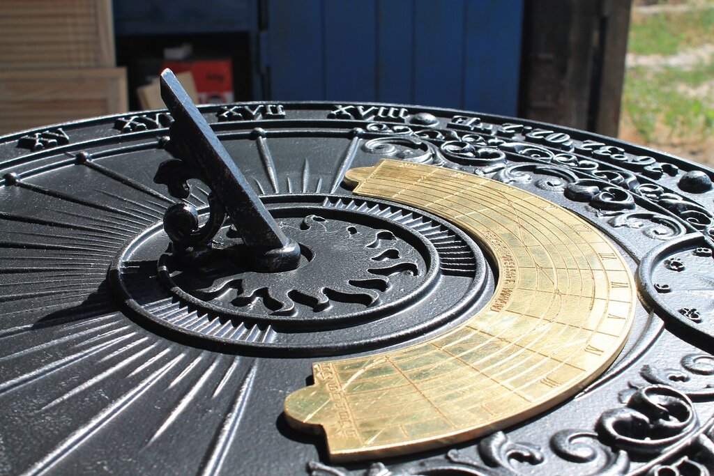 Saat üreticileri ve toptancıları Sundial, Novoçerkassk, foto