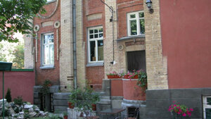 Museum of Theatrical Art (Ulitsa Maksima Gor'kogo No:30, Vladikavkaz), müzeler ve sanat galerileri  Vladikavkaz'dan