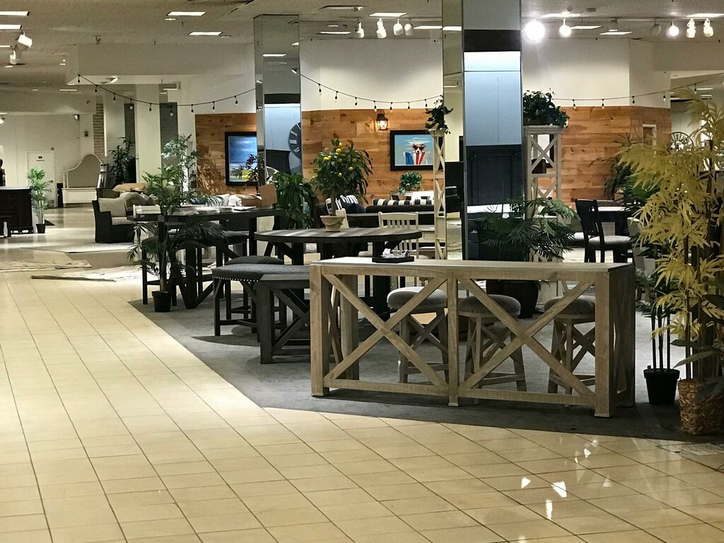 Antikacı dükkanları Design Center Furniture, Kaliforniya Eyaleti, foto