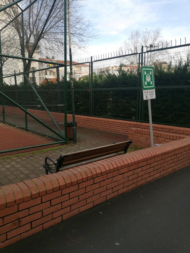 Çocuk oyun ekipmanları Engelliler Parkı, İstanbul, foto