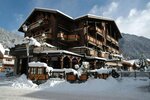 Hotel Le Samoyede (Auvergne-Rhône-Alpes, Haute-Savoie, Arrondissement de Thonon-les-Bains, Morzine, Place de l'Office du Tourisme, 15), otel  Morzine'den