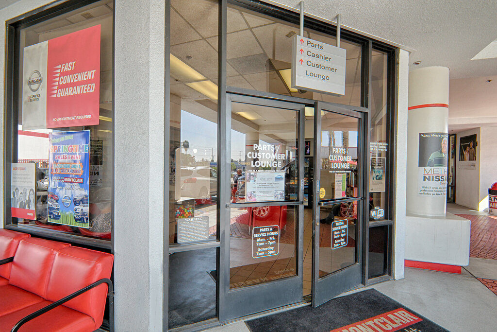 Otomobil satış galerileri Metro Nissan of Montclair, Kaliforniya Eyaleti, foto