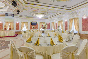 Nevskaya Zhemchuzhina (Obukhovskoy Oborony Avenue No:26), restoran  Saint‑Petersburg'dan