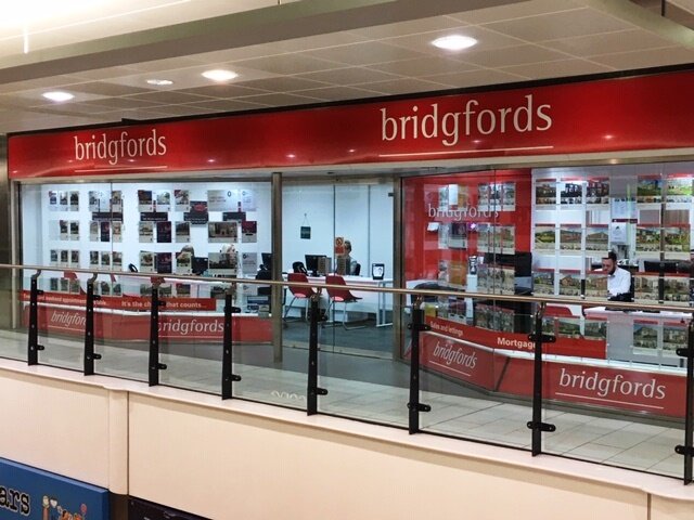 Arazi dizisi Bridgfords Sales and Letting Agents Washington, İngiltere, foto