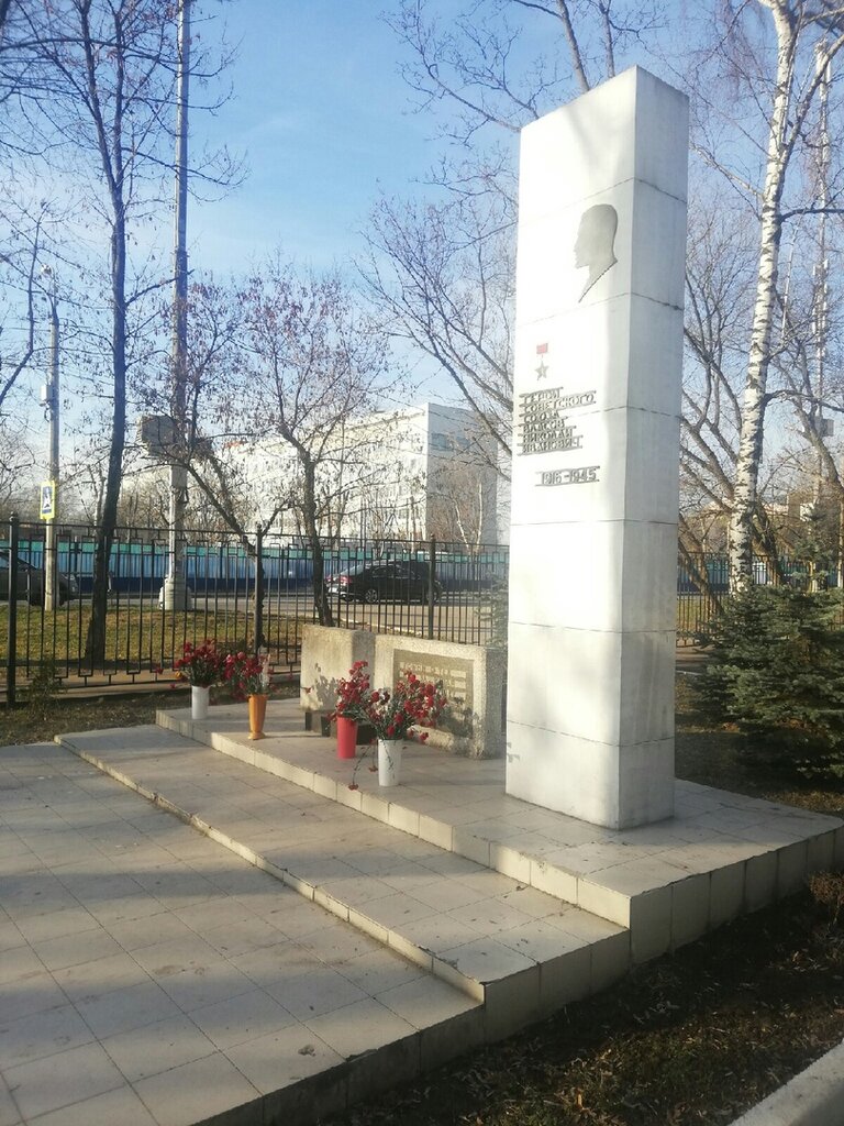 Anıt, heykel Памятник-обелиск Герою СССР Власову Н.И. 1916-1945, Liubertsy, foto