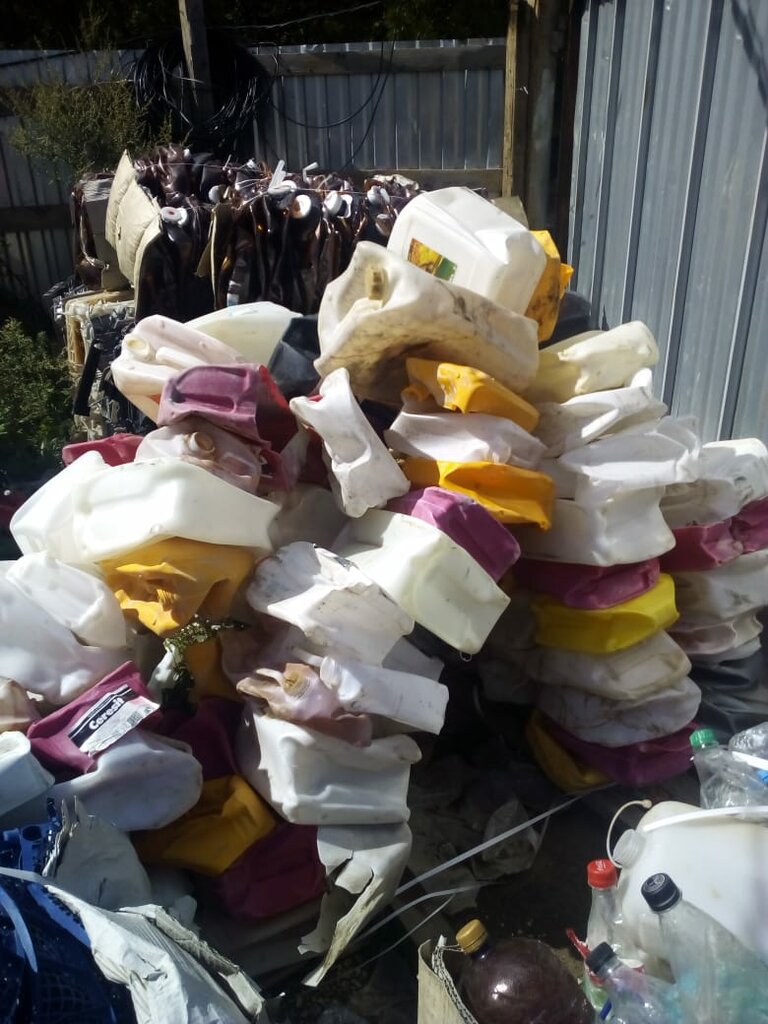 Geri dönüşüm maddeleri Пункт приёма плёнки и пластика, Moskova ve Moskovskaya oblastı, foto